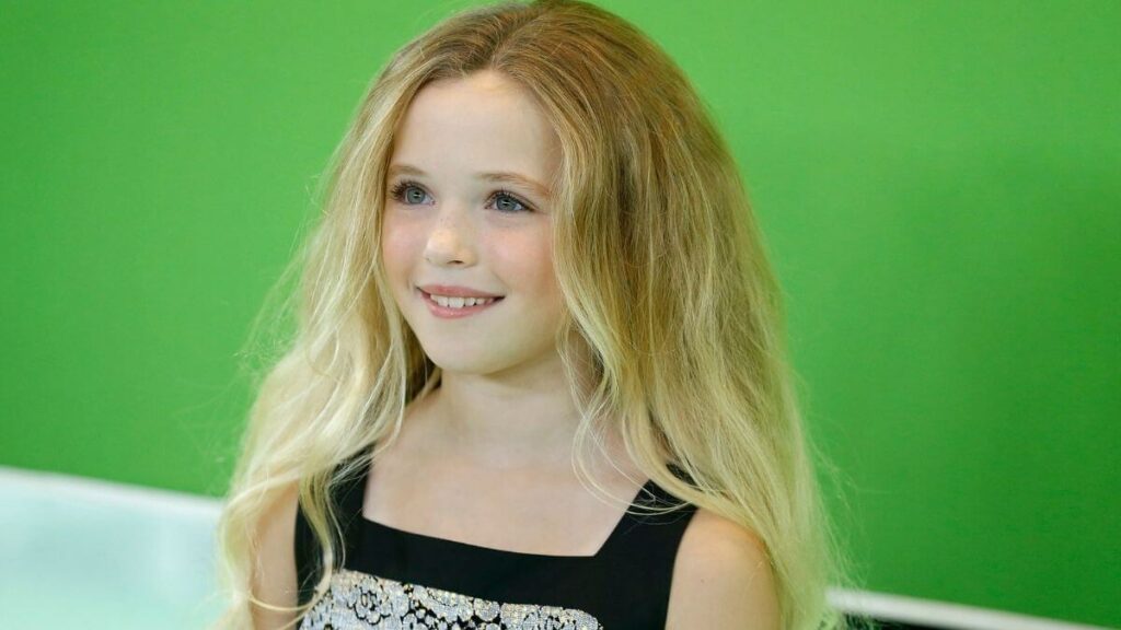 Cameron Seely's Age, Boyfriend, Career, Net Worth, And More