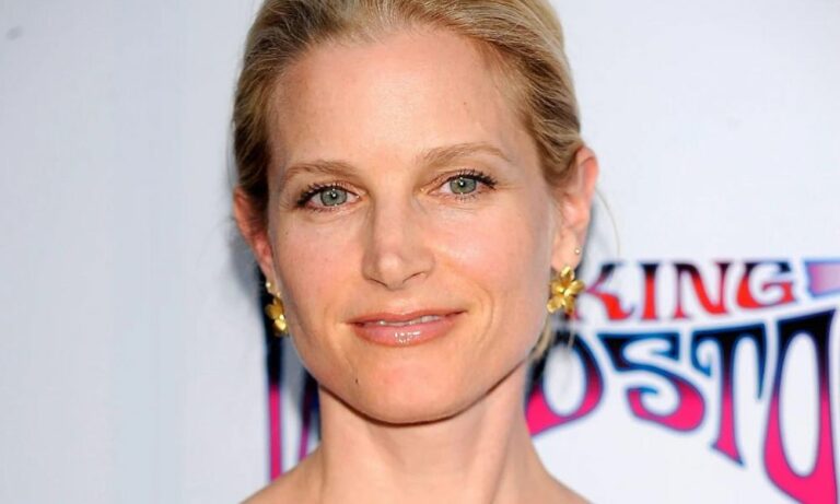 Bridget Fonda Net Worth, Age, Family, Dating, Career! - Chamberlainsun ...