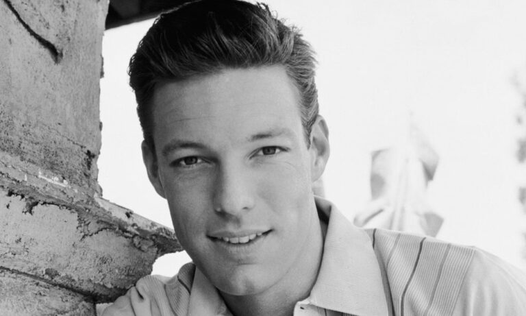 Who Is Richard Chamberlain? Net Worth Height, Wife, Wiki, And More ...